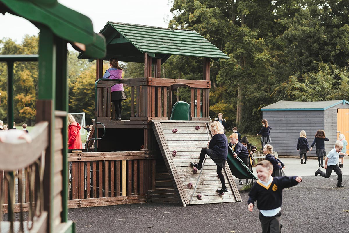 Staplehurst School - Welcome to our Staplehurst Primary school website